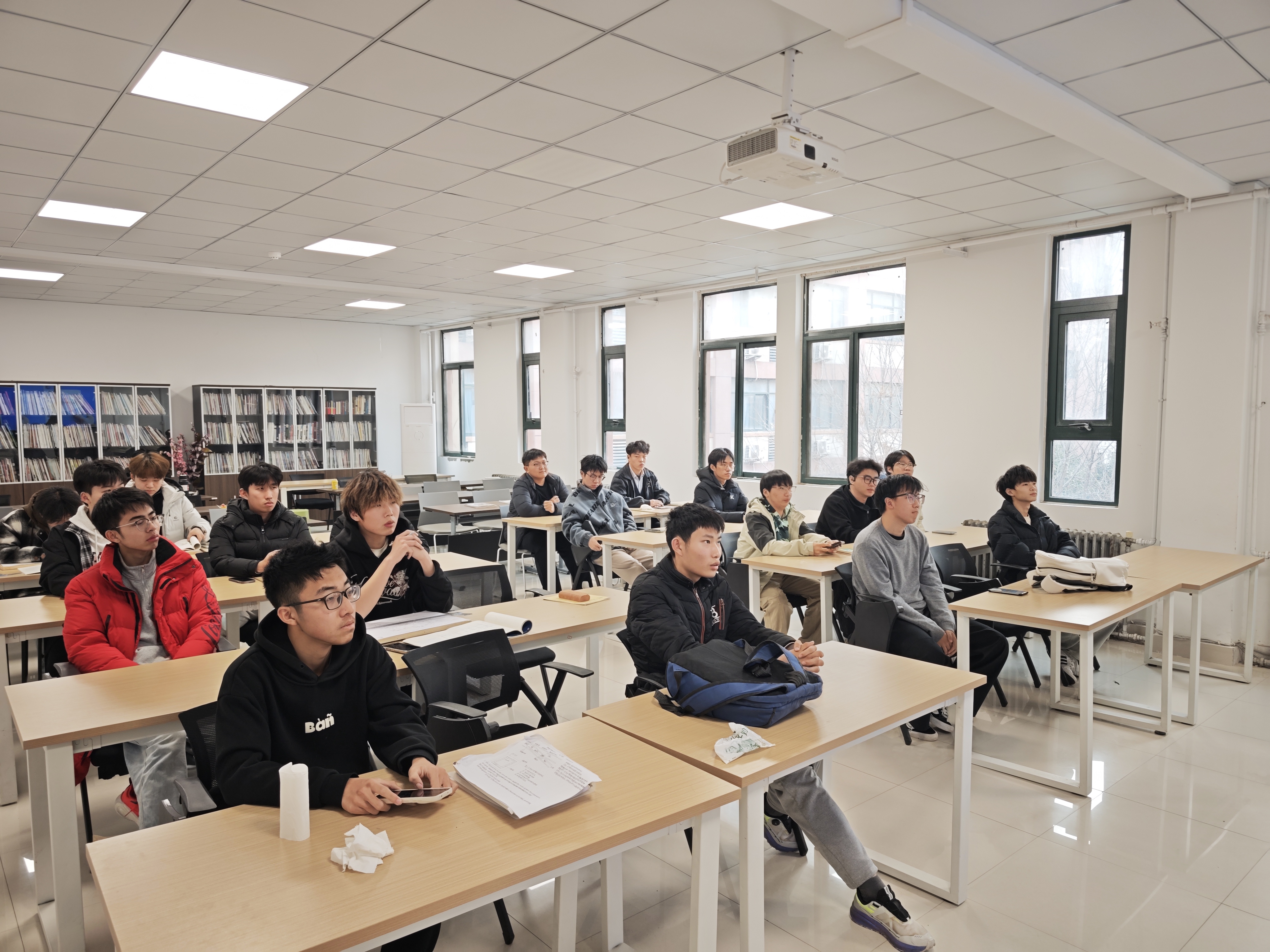 丝路书院举办“笔韵生花：创意笔记展评，共话期末复习心得”活动