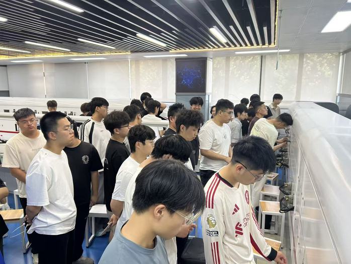 机车车辆学院开展列车网络科普活动